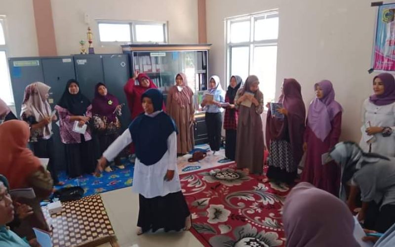 Nana Mariana, Kader Desa Pertama Dari Komunitas Wetu Telu | BaKTINews Nana Mariana, Kader Desa Pertama Dari Komunitas Wetu Telu | BaKTINews